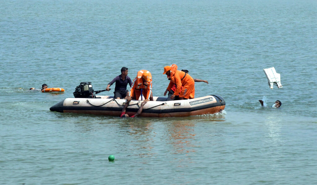 Khamano SDM jumps into flood waters to save youth in Punjab - The Daily ...